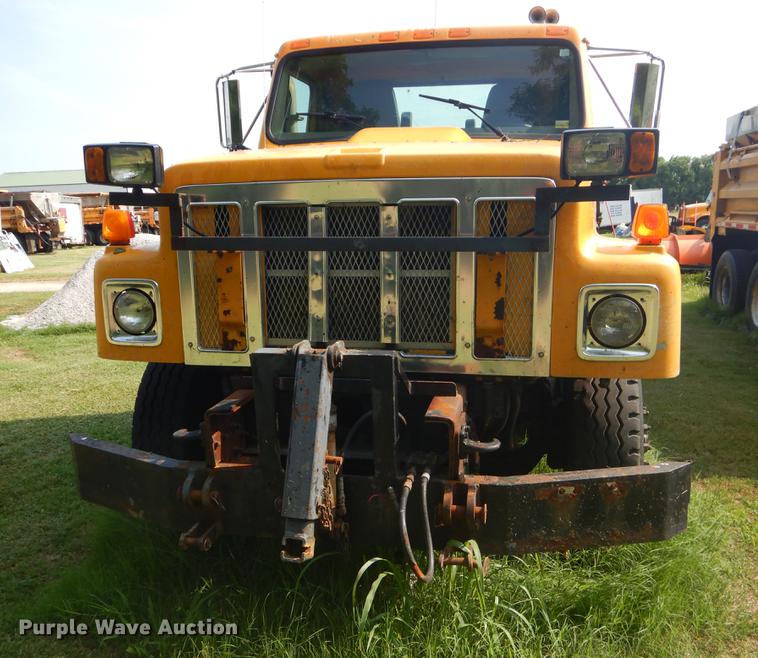 2002 International 2554 truck cab and chassis in Springfield, MO | Item ...