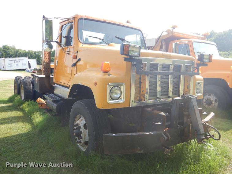 2002 International 2554 truck cab and chassis in Springfield, MO | Item ...