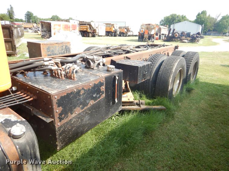 2002 International 2554 truck cab and chassis in Springfield, MO | Item ...