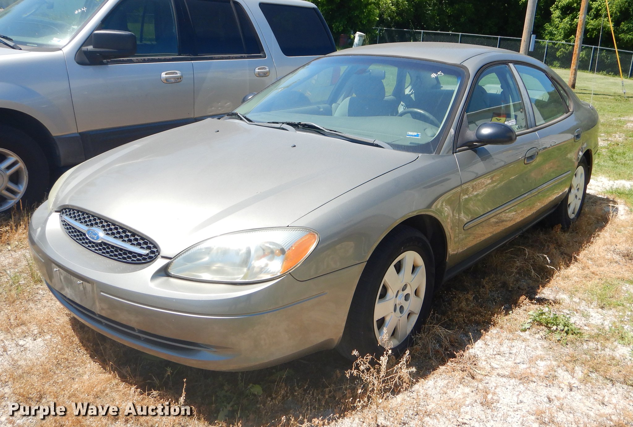 2002 Ford Taurus LX in Lebanon, MO | Item EI9229 sold | Purple Wave