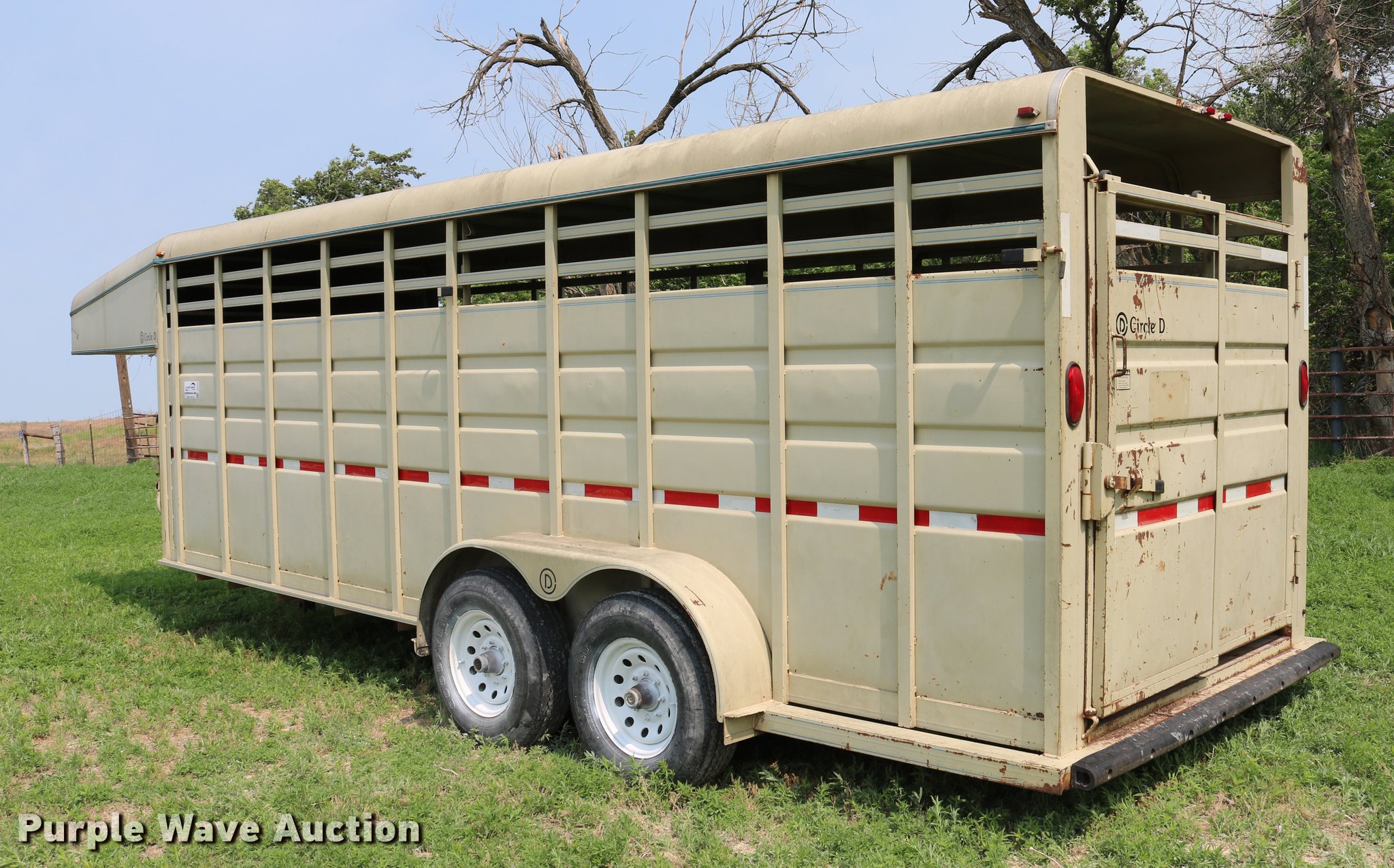 1995 Circle D 6820GNST livestock trailer in Natoma, KS | Item DC7529 ...