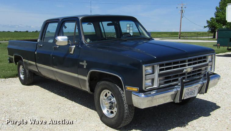 1987 Chevrolet R20 Crew Cab pickup truck in Jacksonville, IL | Item ...