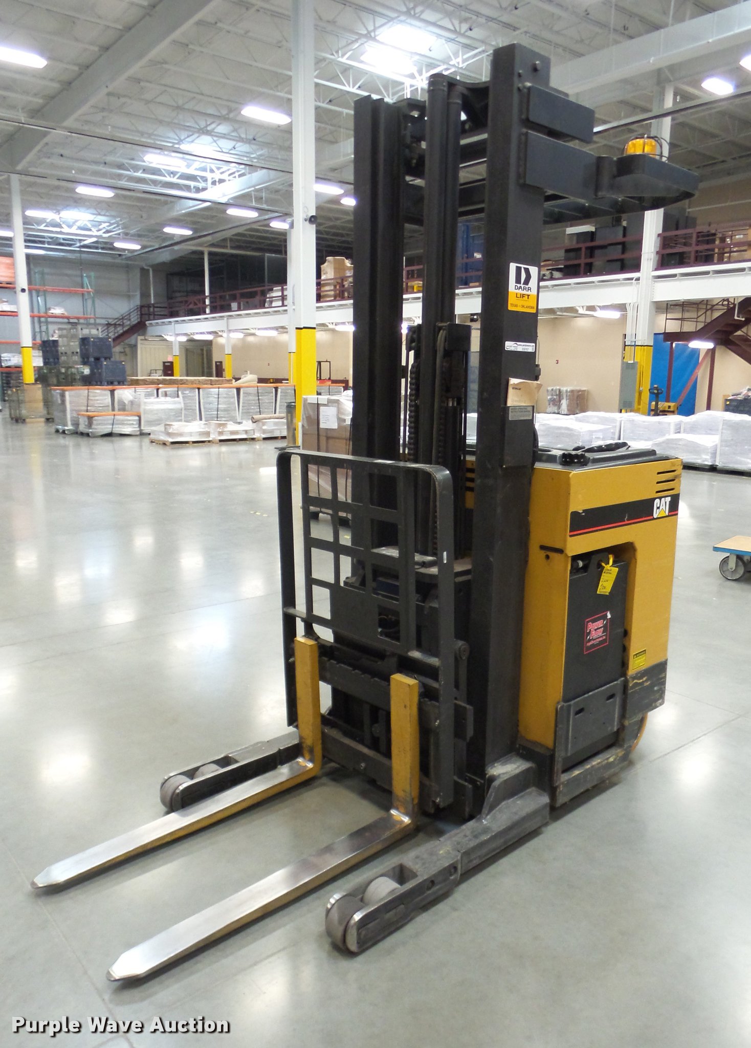 Caterpillar NRR30 narrow isle forklift in Bartlesville, OK | Item ...