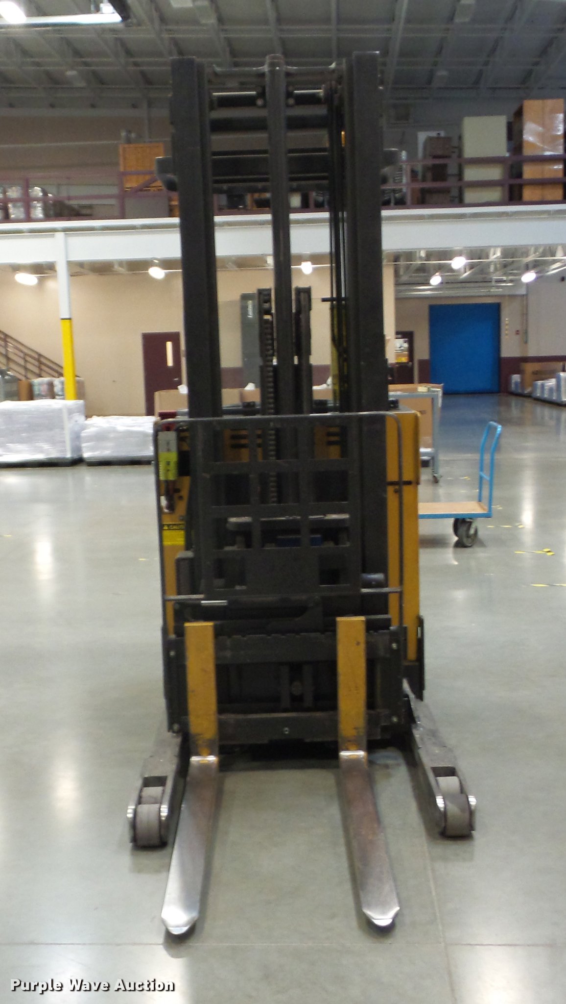 Caterpillar NRR30 narrow isle forklift in Bartlesville, OK | Item ...