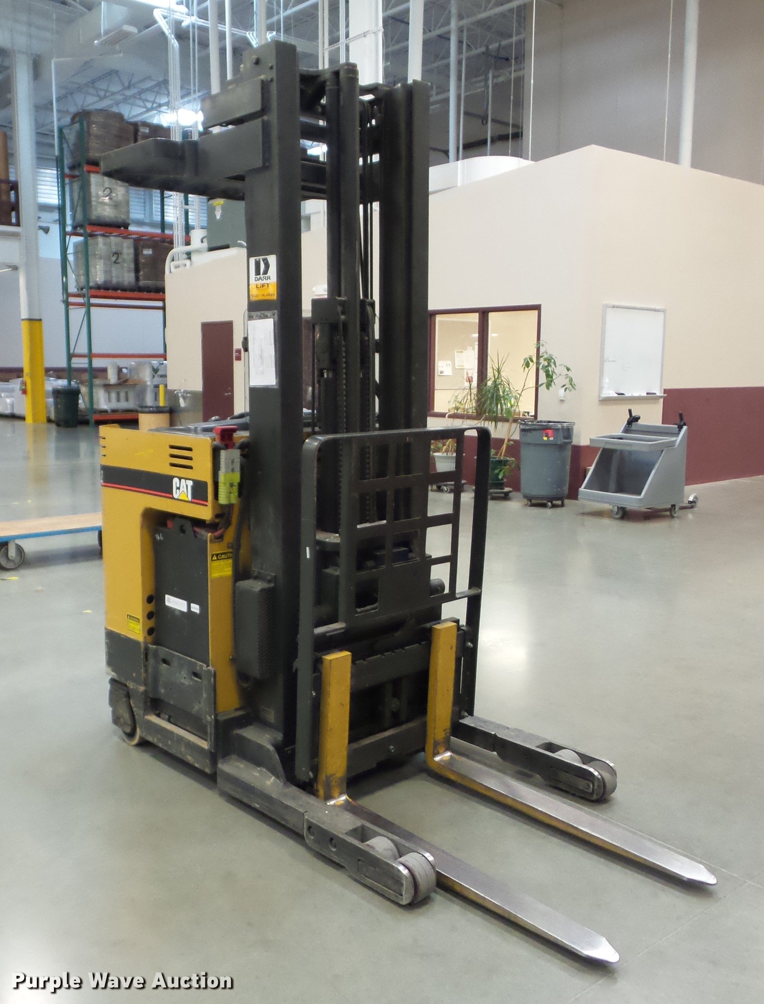 Caterpillar NRR30 narrow isle forklift in Bartlesville, OK | Item ...