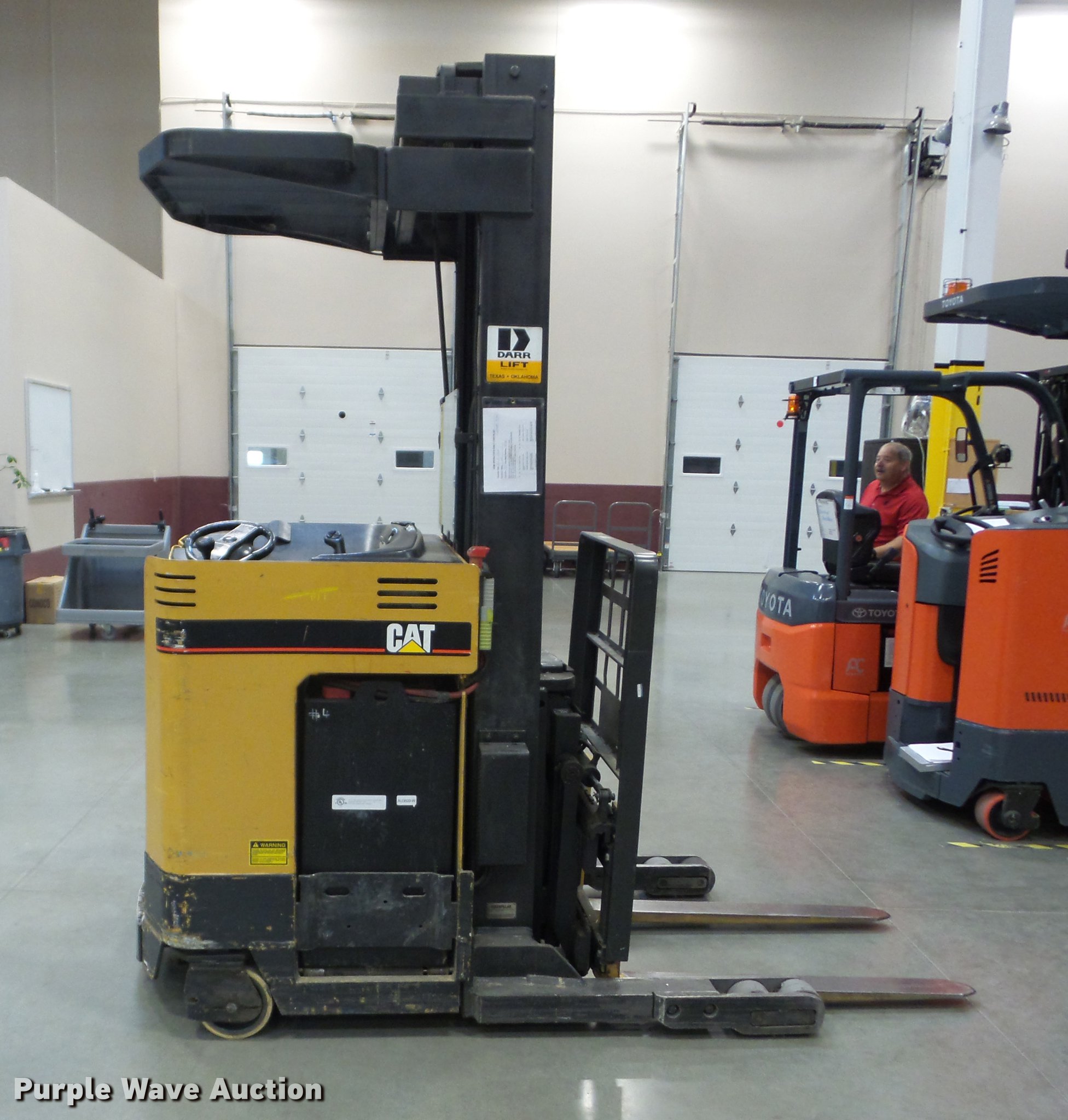 Caterpillar NRR30 narrow isle forklift in Bartlesville, OK | Item ...