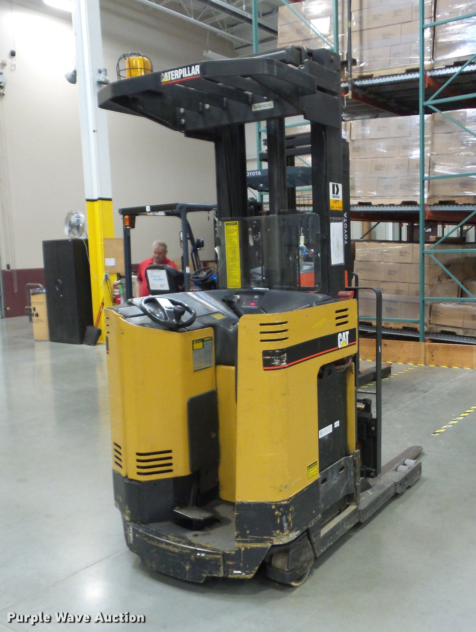 Caterpillar NRR30 narrow isle forklift in Bartlesville, OK | Item ...