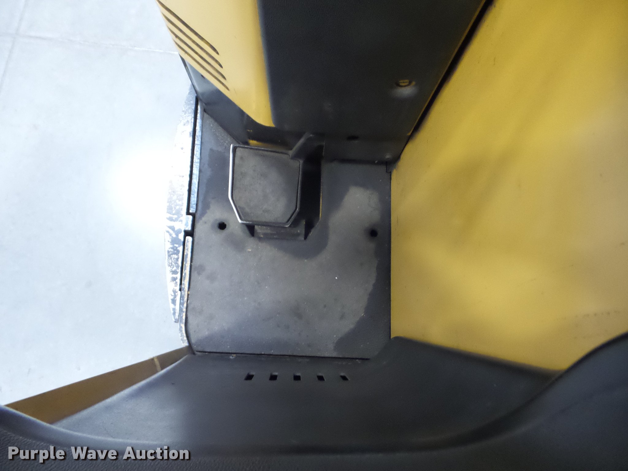 Caterpillar NRR30 narrow isle forklift in Bartlesville, OK | Item ...