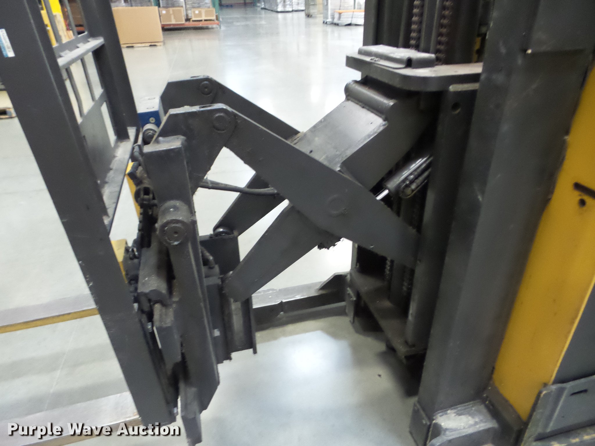 Caterpillar NRR30 narrow isle forklift in Bartlesville, OK | Item ...