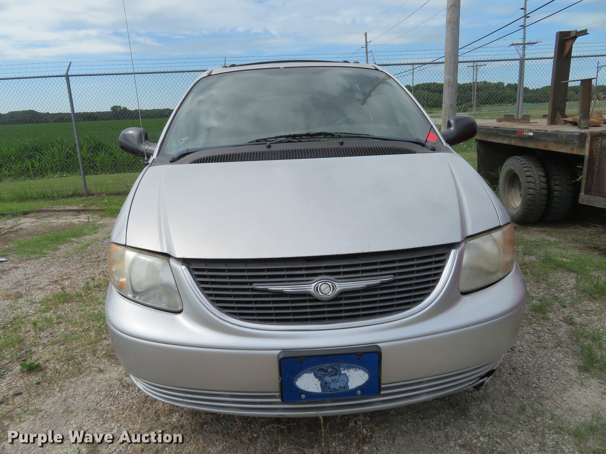 2003 Chrysler Town & Country LX van in Emporia, KS | Item EJ9666 sold ...