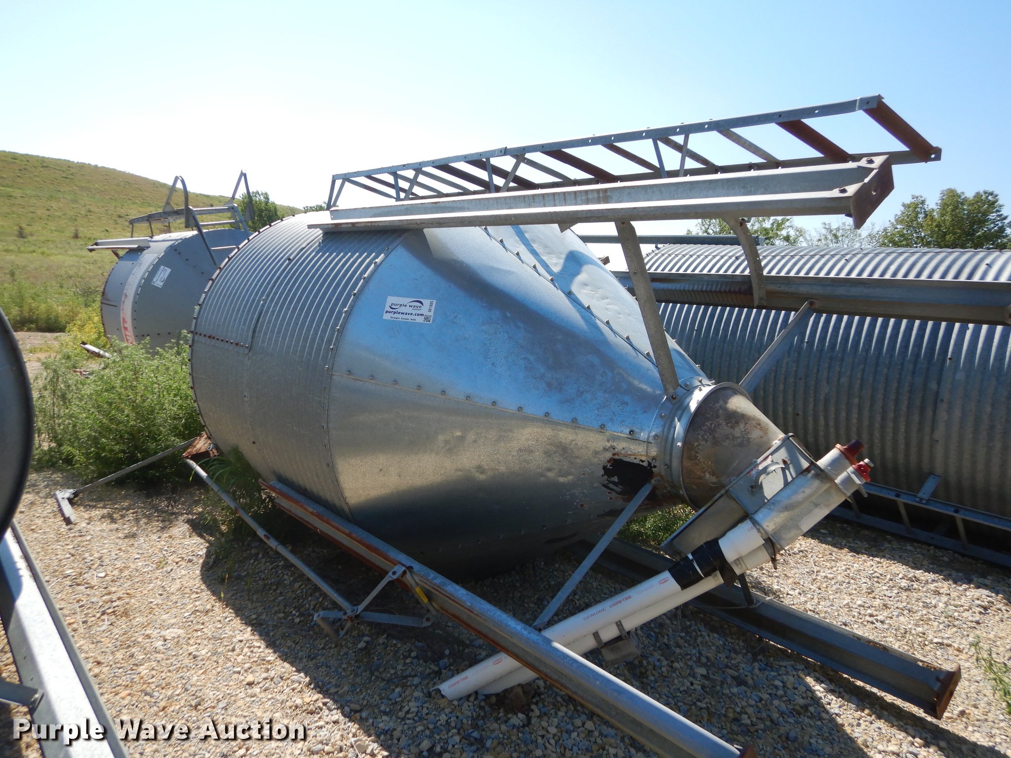 (2) Chore Time feed bins in Junction City, KS | Item DE1825 sold ...