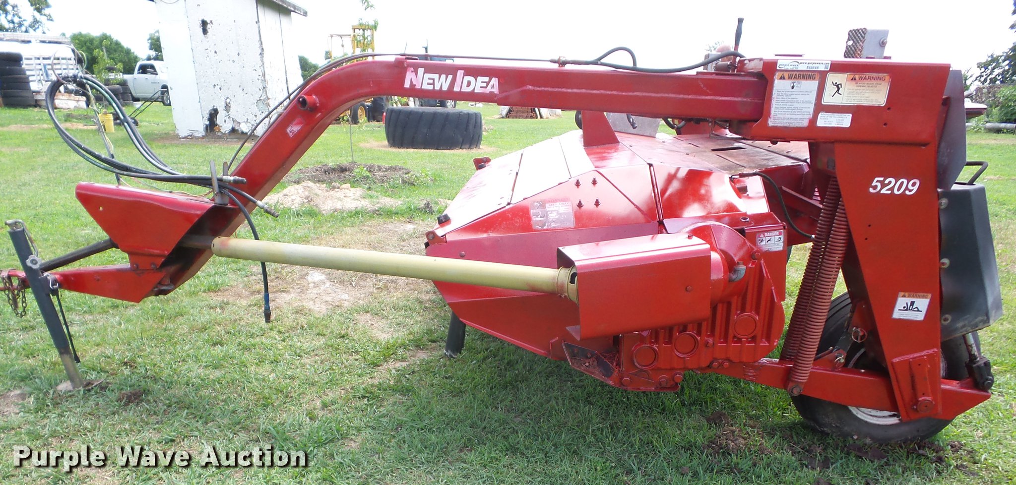 New Idea 5209 windrower in Wyandotte, OK | Item EI9846 sold | Purple Wave