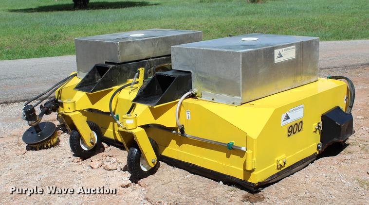 International 900 sweeper in Stillwater, OK | Item BE9344 sold | Purple ...