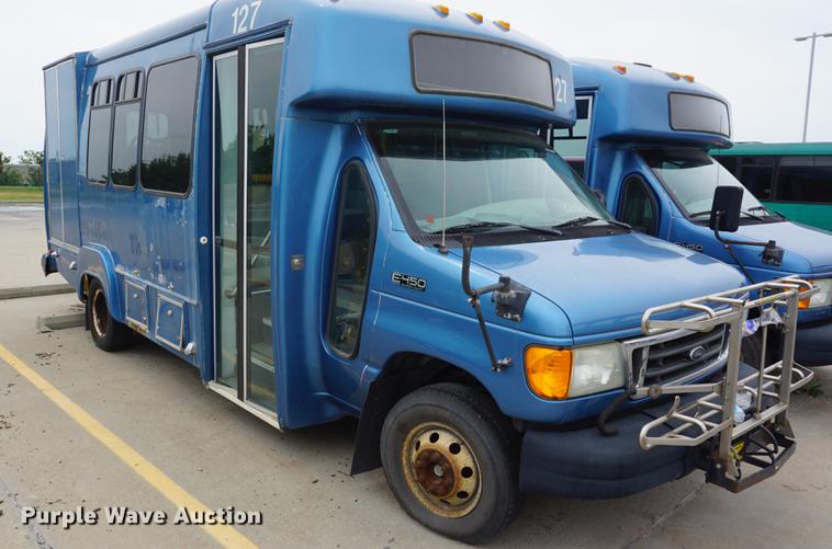 2005 Ford Econoline E450 shuttle bus in Olathe, KS | Item DD7790 sold ...