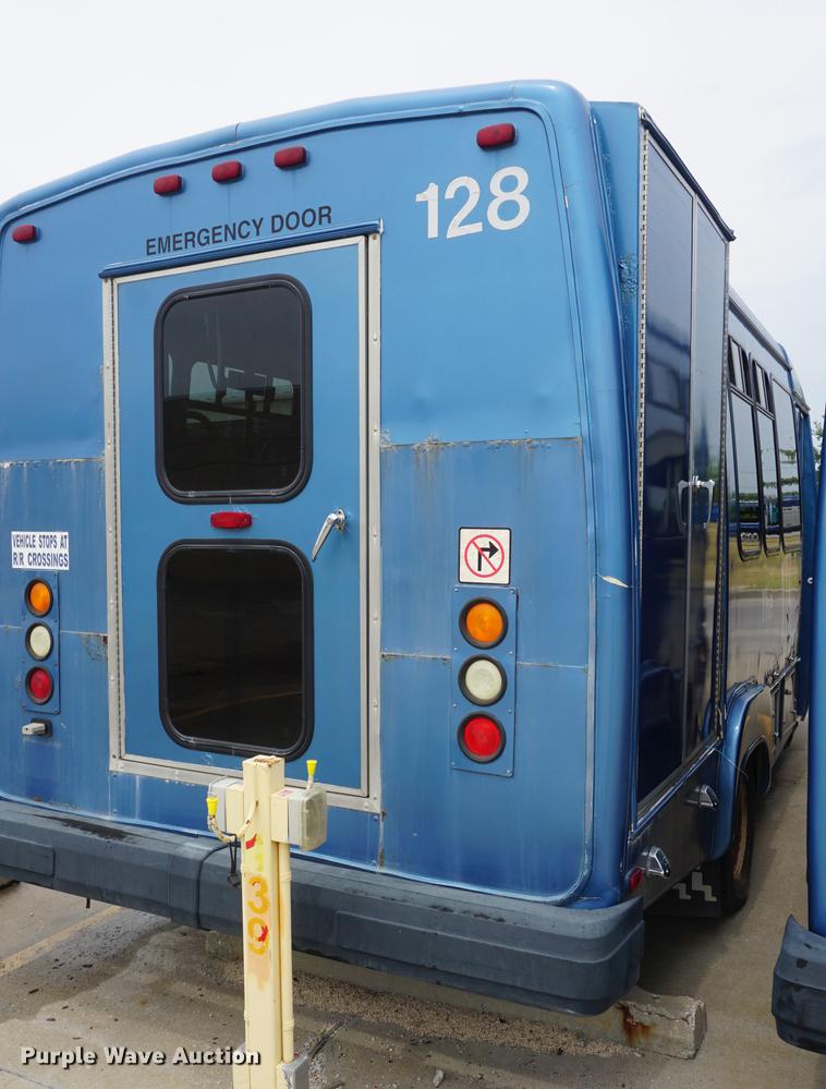 2005 Ford Econoline E450 shuttle bus in Olathe, KS | Item DD7791 sold ...