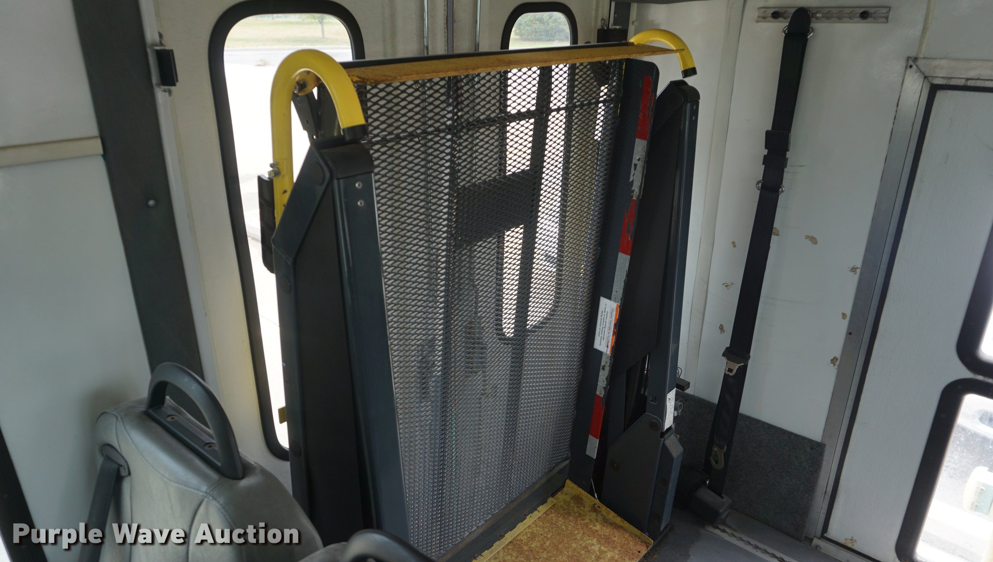 2008 Ford Econoline E450 shuttle bus in Olathe, KS | Item DD7789 sold ...