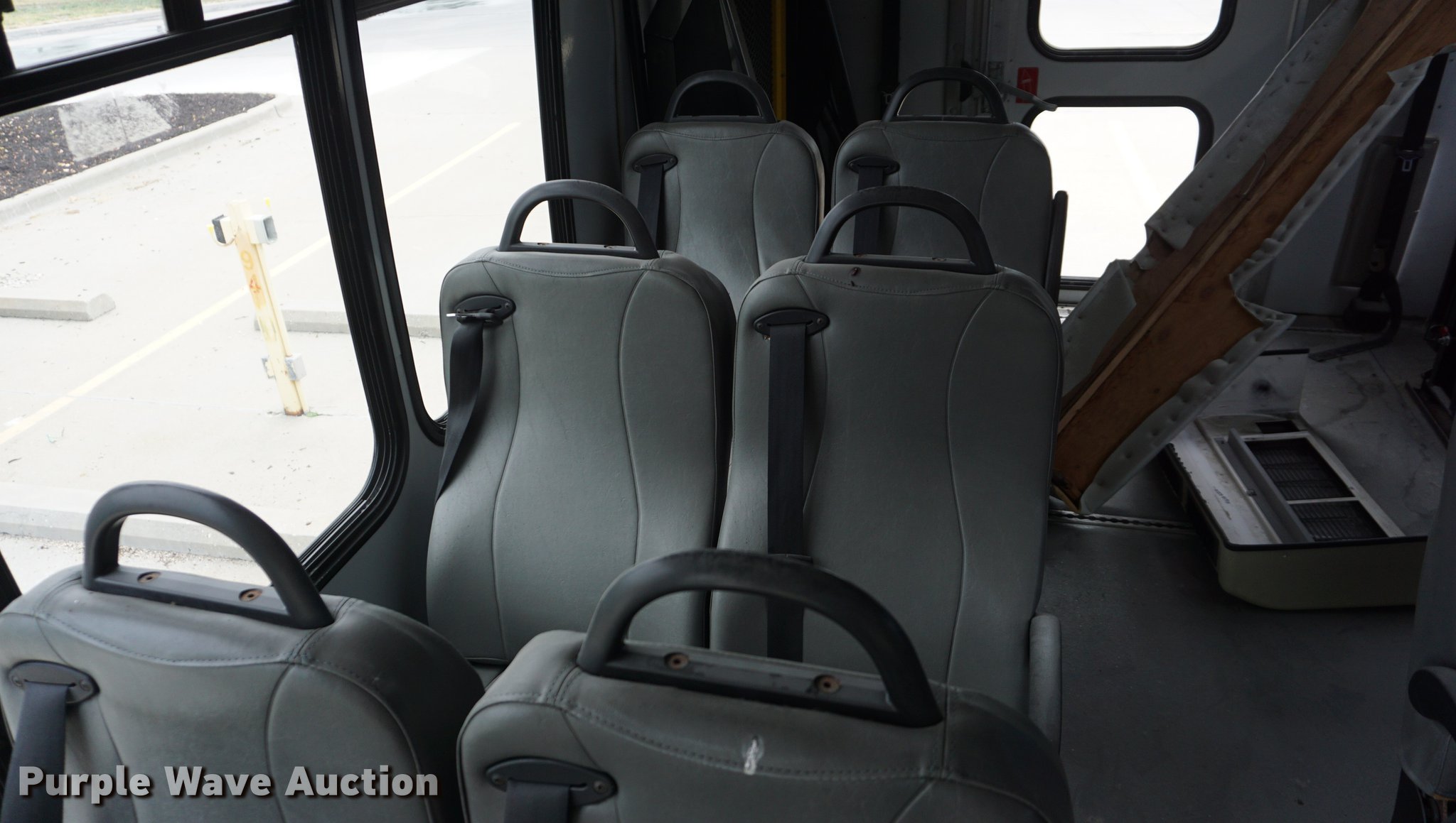 2005 Ford Econoline E450 shuttle bus in Olathe, KS | Item DD7790 sold ...