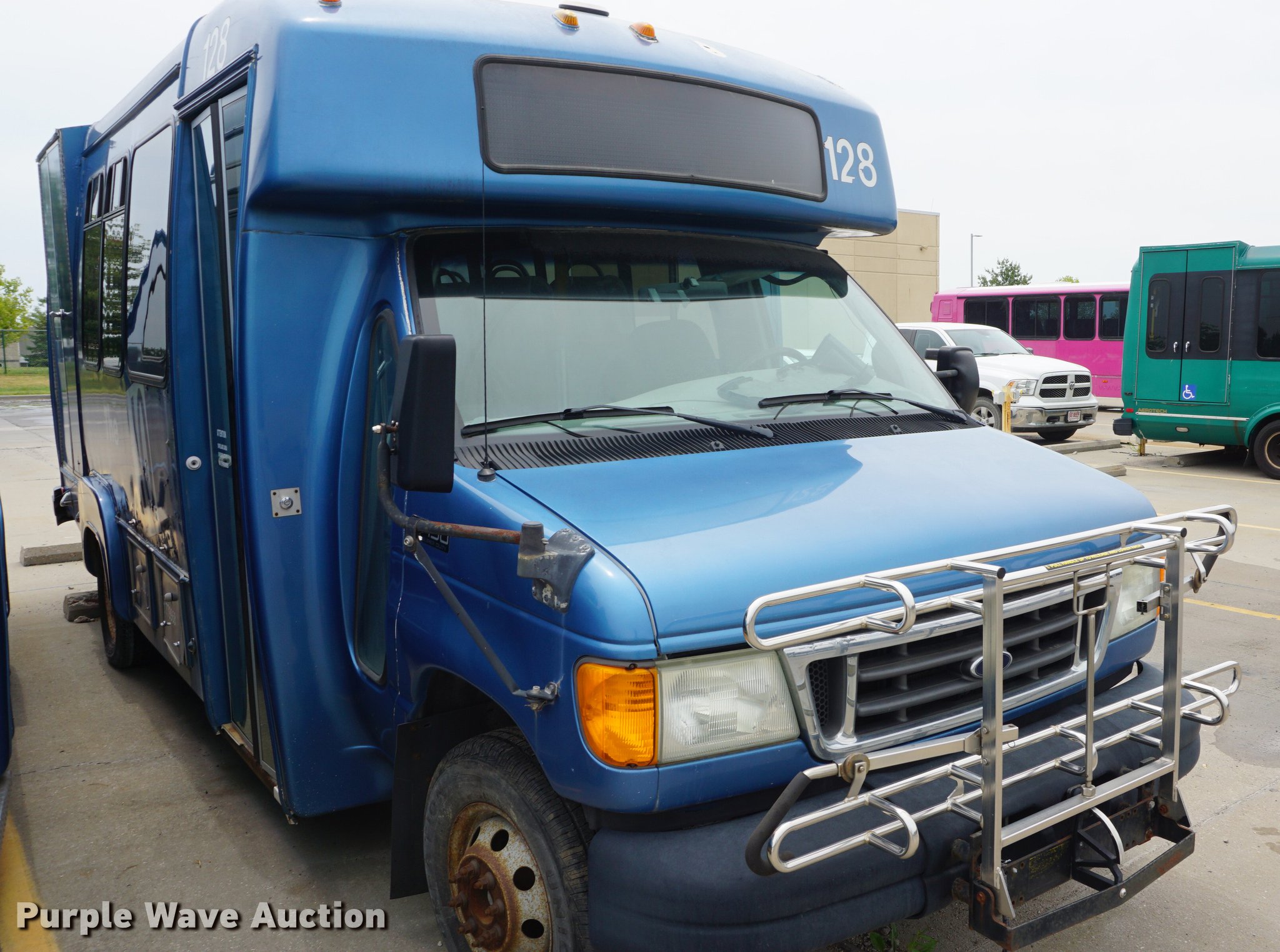 2005 Ford Econoline E450 shuttle bus in Olathe, KS | Item DD7791 sold ...