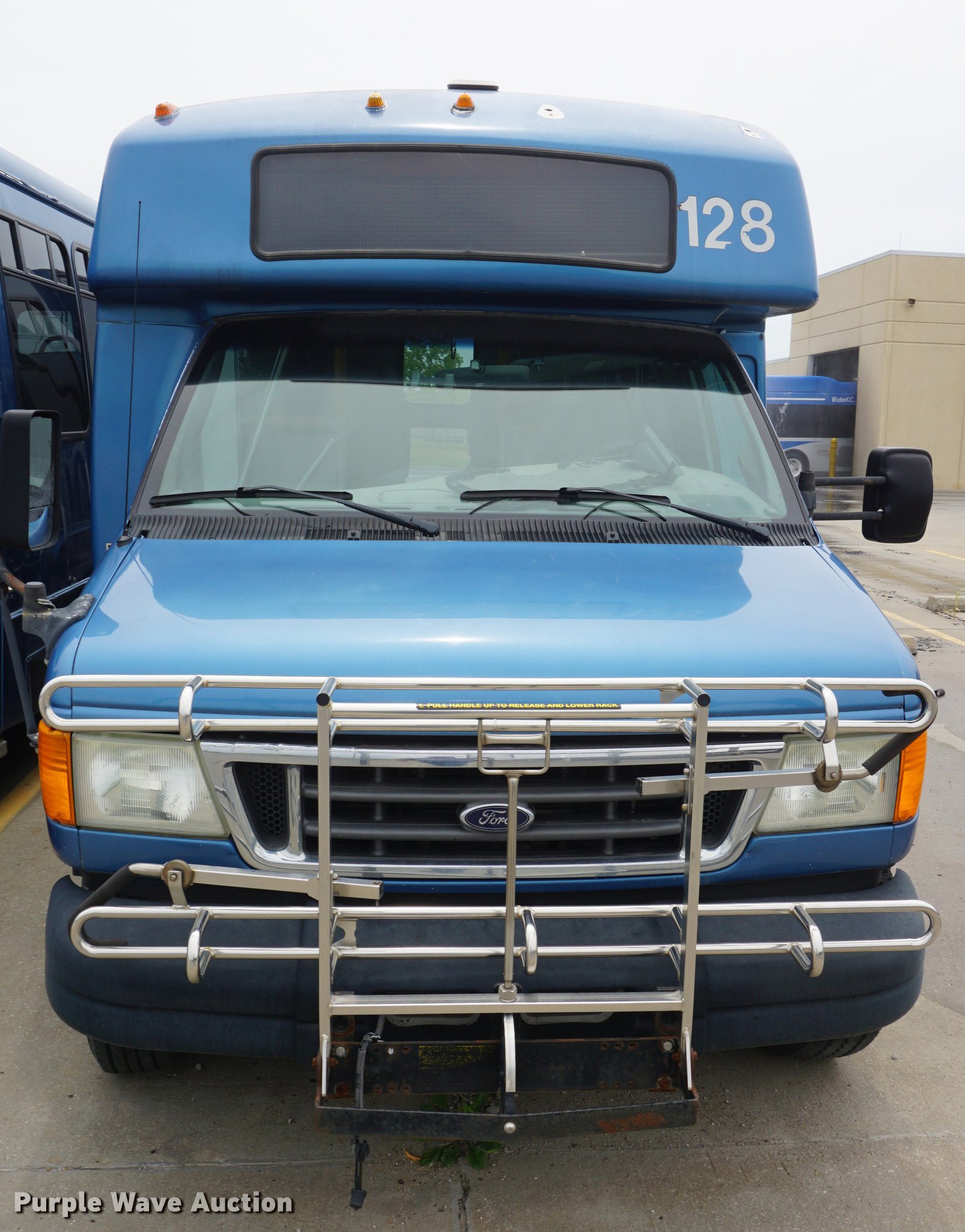 2005 Ford Econoline E450 shuttle bus in Olathe, KS | Item DD7791 sold ...