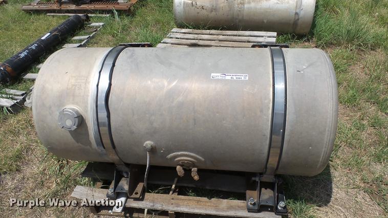 (4) aluminum saddle fuel tanks in Wichita, KS | Item BL9084 sold ...