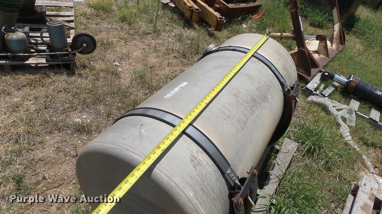 (4) aluminum saddle fuel tanks in Wichita, KS | Item BL9084 sold ...