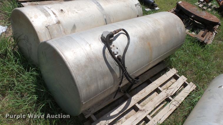 (4) aluminum saddle fuel tanks in Wichita, KS | Item BL9084 sold ...