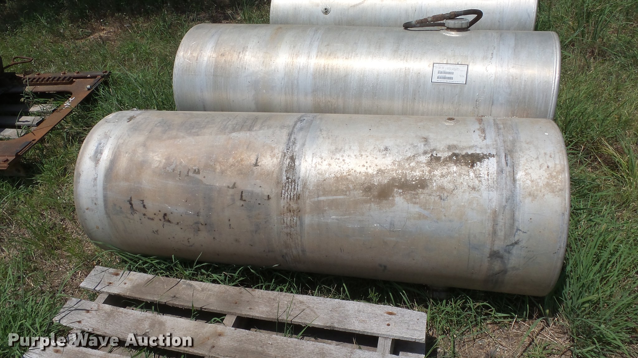 (4) aluminum saddle fuel tanks in Wichita, KS | Item BL9084 sold ...