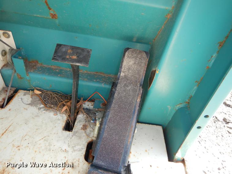 1993 Tennant 355 sweeper in Leavenworth, KS | Item DE1849 sold | Purple ...