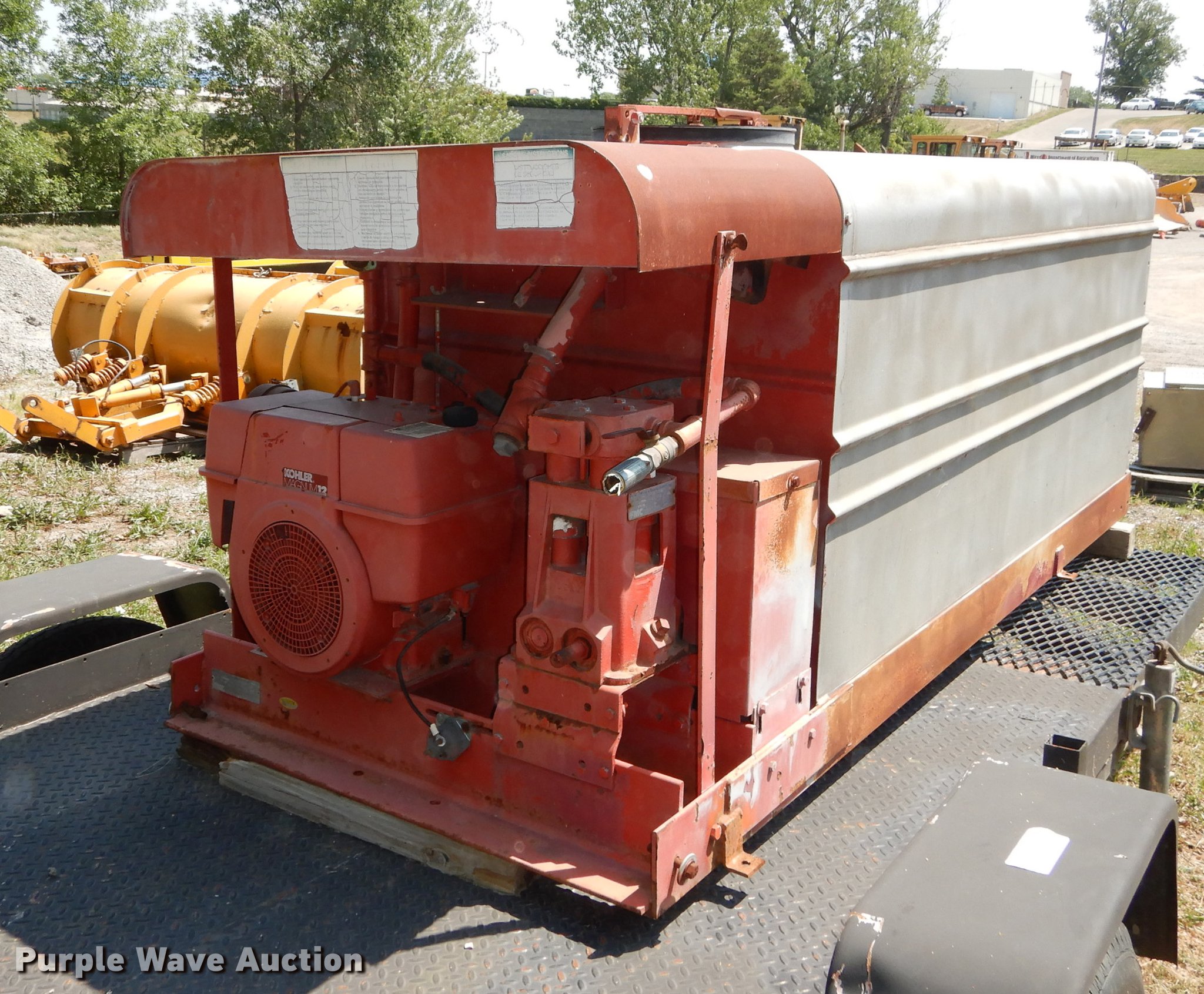 FMC sprayer in Saint Joseph, MO | Item DB8438 sold | Purple Wave