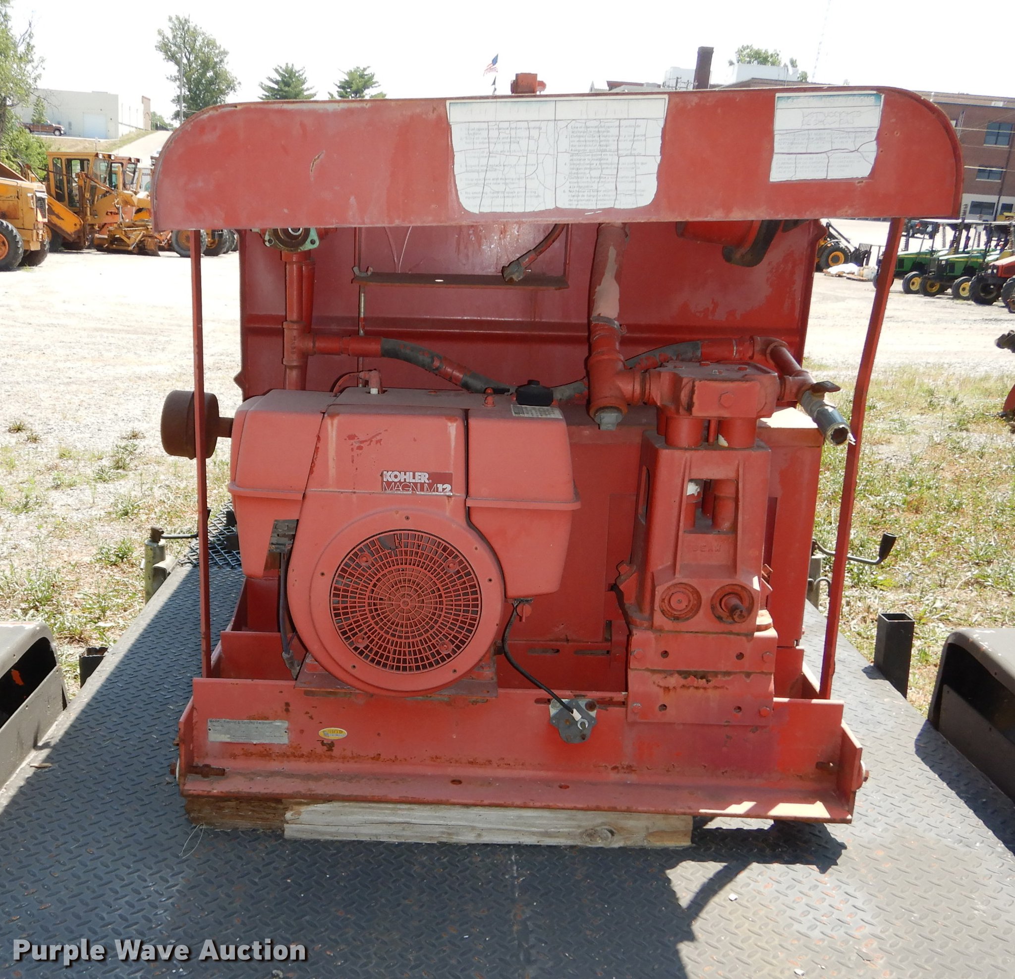 FMC sprayer in Saint Joseph, MO | Item DB8438 sold | Purple Wave