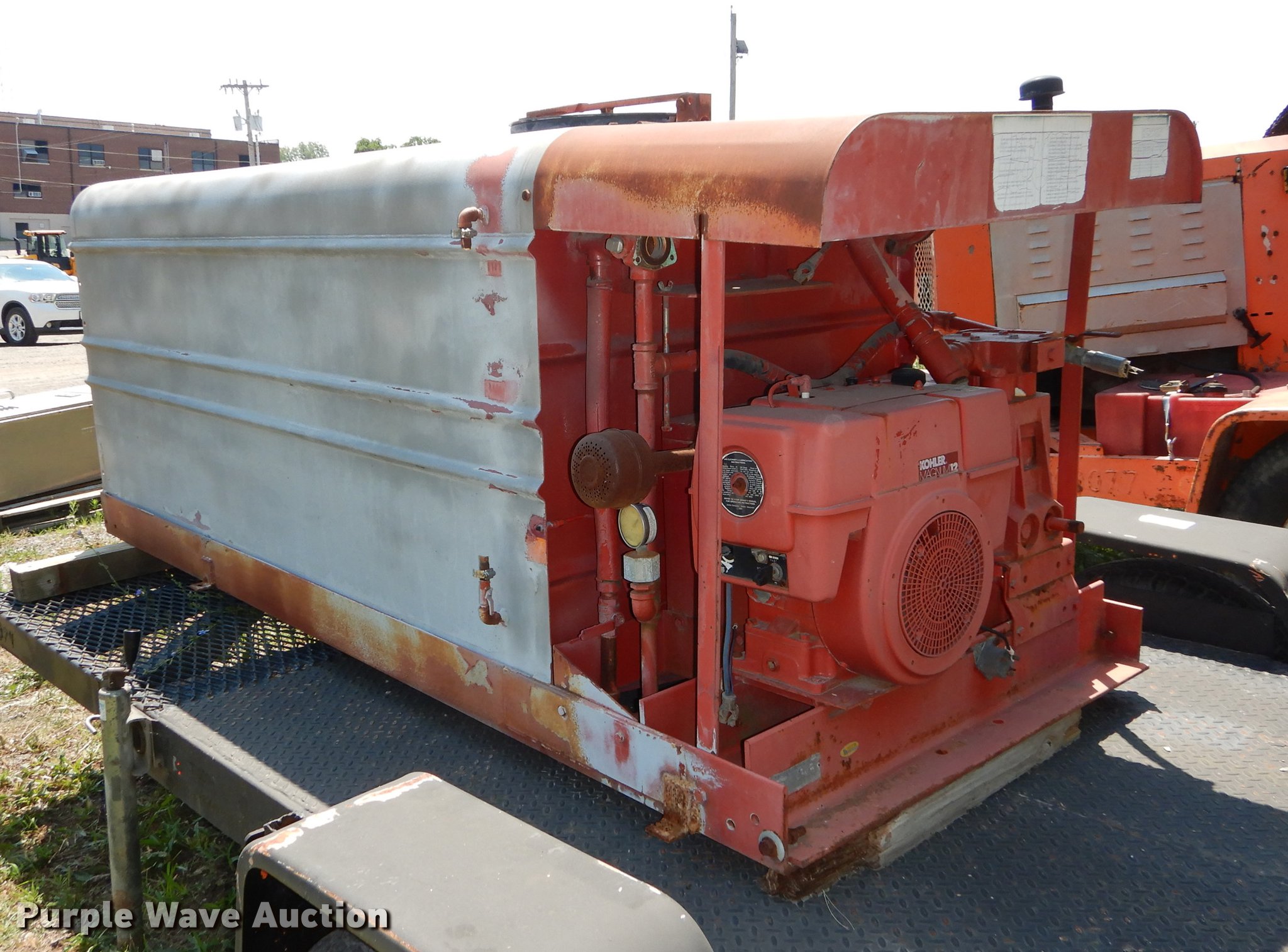 FMC sprayer in Saint Joseph, MO | Item DB8438 sold | Purple Wave