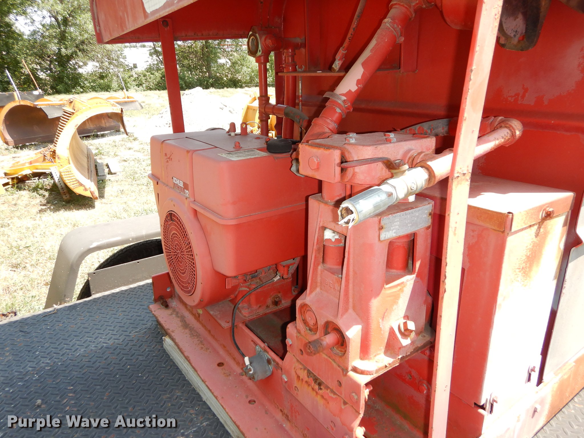 FMC sprayer in Saint Joseph, MO | Item DB8438 sold | Purple Wave