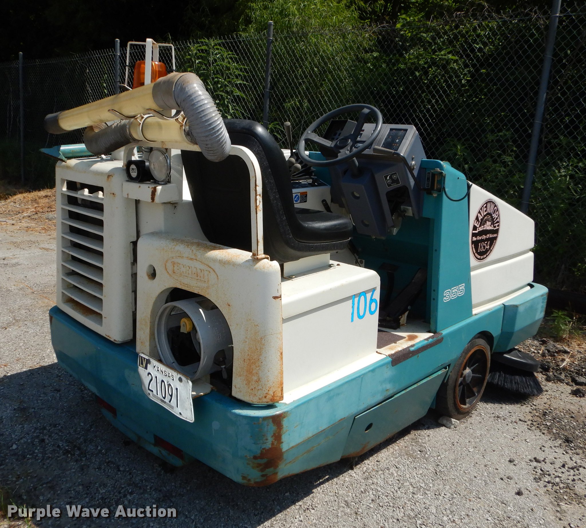 1993 Tennant 355 sweeper in Leavenworth, KS | Item DE1849 sold | Purple ...