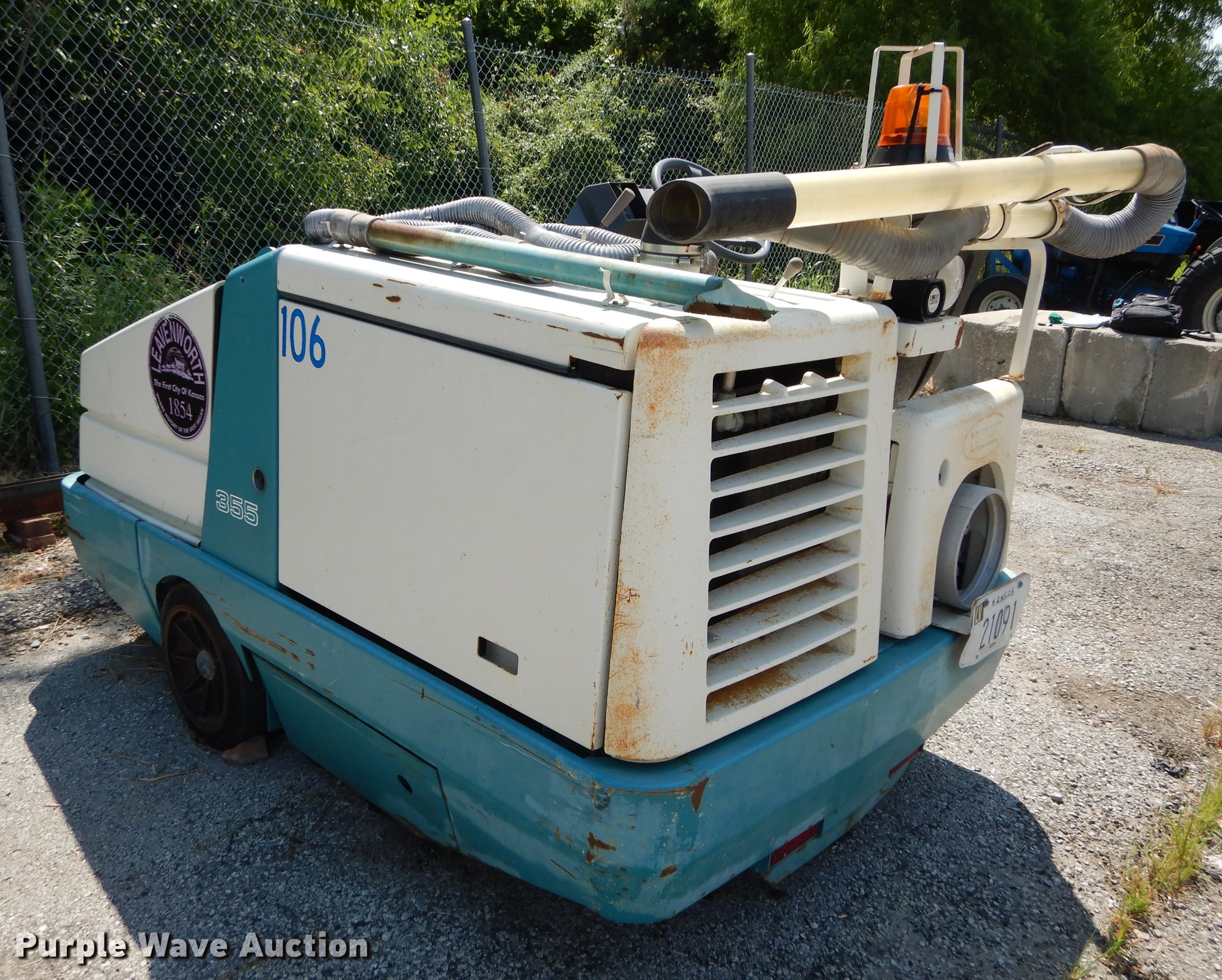 1993 Tennant 355 sweeper in Leavenworth, KS | Item DE1849 sold | Purple ...