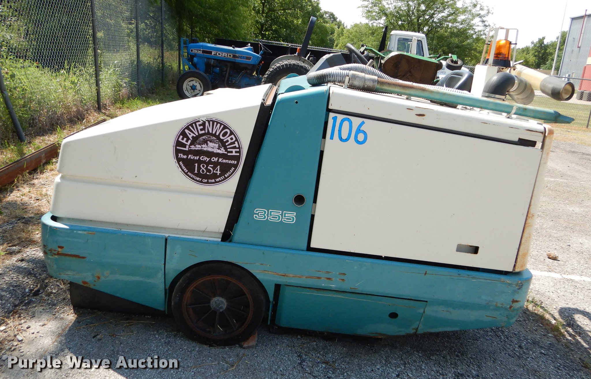 1993 Tennant 355 sweeper in Leavenworth, KS | Item DE1849 sold | Purple ...