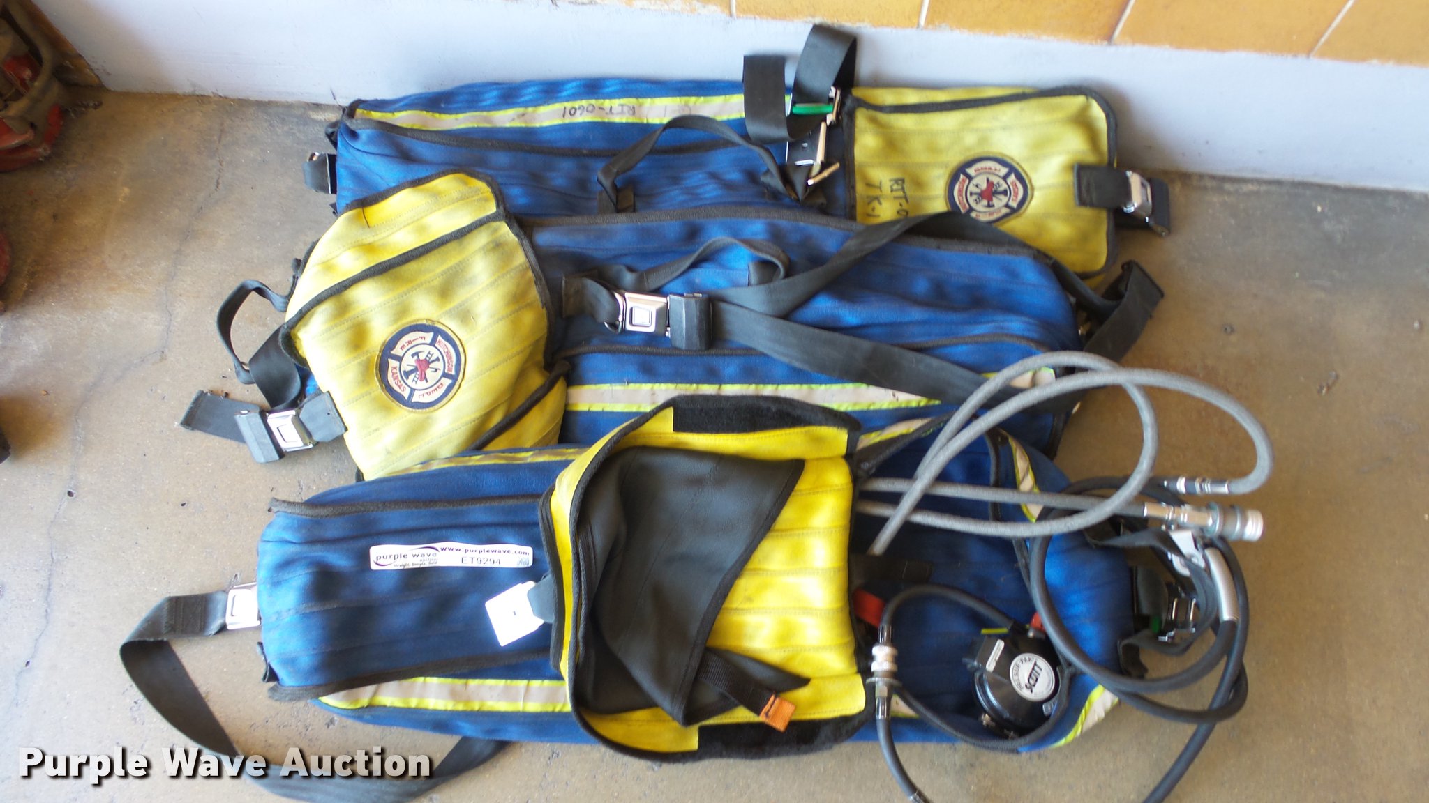 (3) Scott rit packs in Hutchinson, KS | Item ET9294 sold | Purple Wave