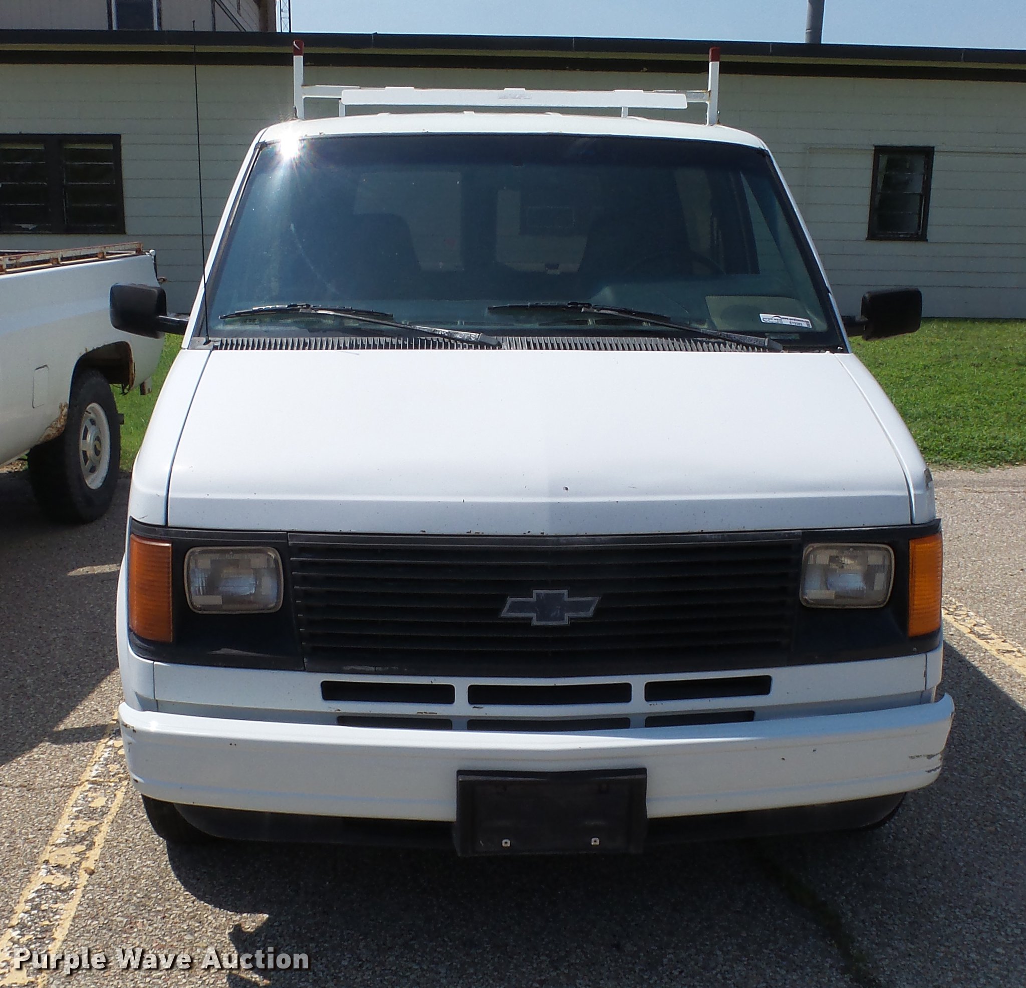 1990 Chevrolet Astro van in Hutchinson, KS | Item ET9383 sold | Purple Wave