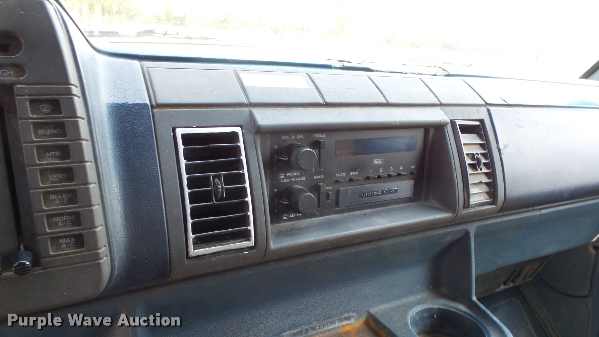 1990 Chevrolet Astro van in Hutchinson, KS | Item ET9383 sold | Purple Wave