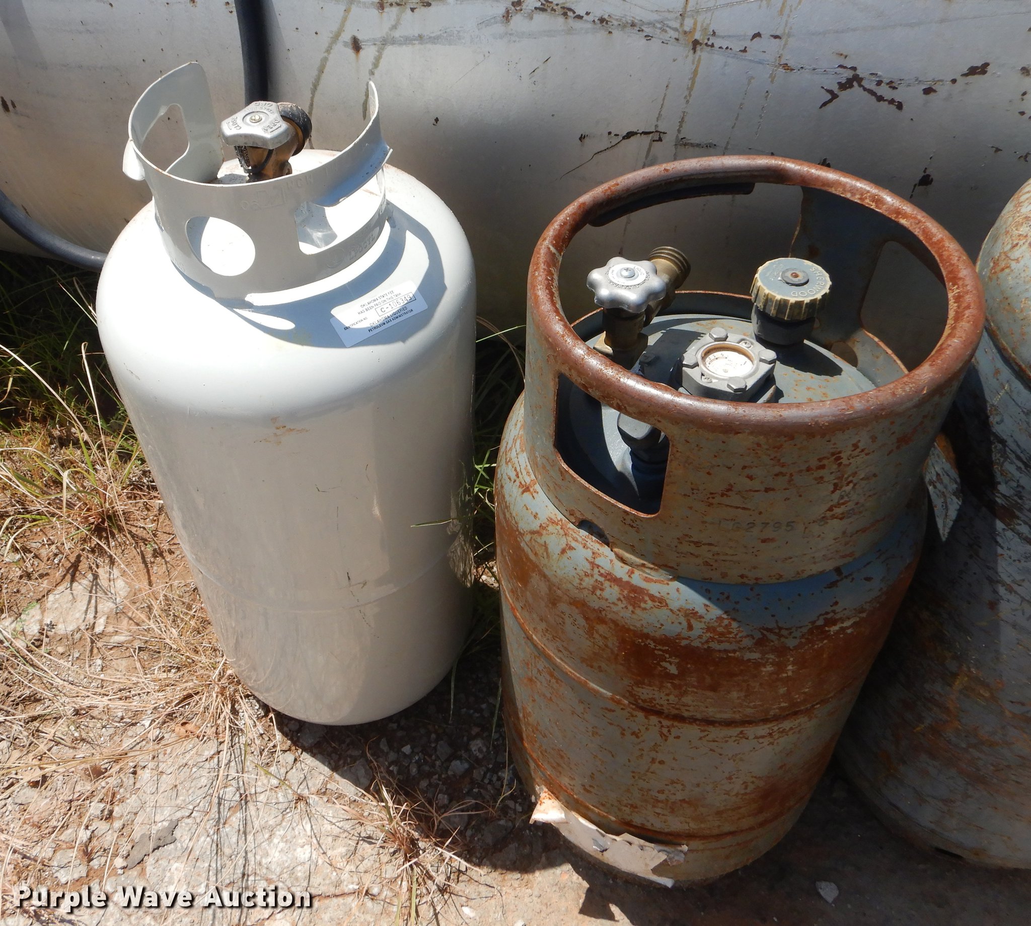(5) propane tanks in Woodward, OK | Item EK9624 sold | Purple Wave