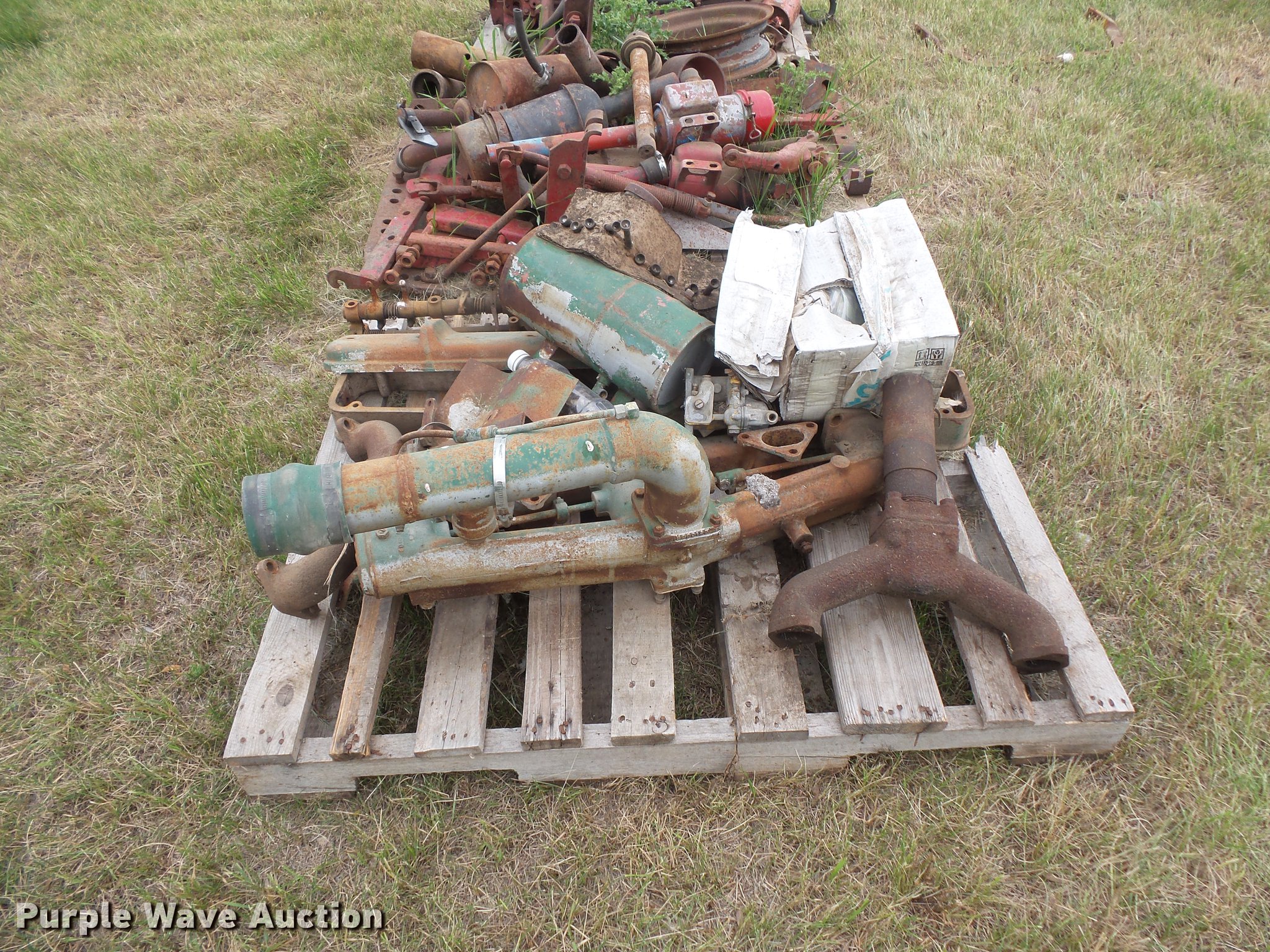 Tractor parts in Veblen, SD | Item EV9111 sold | Purple Wave