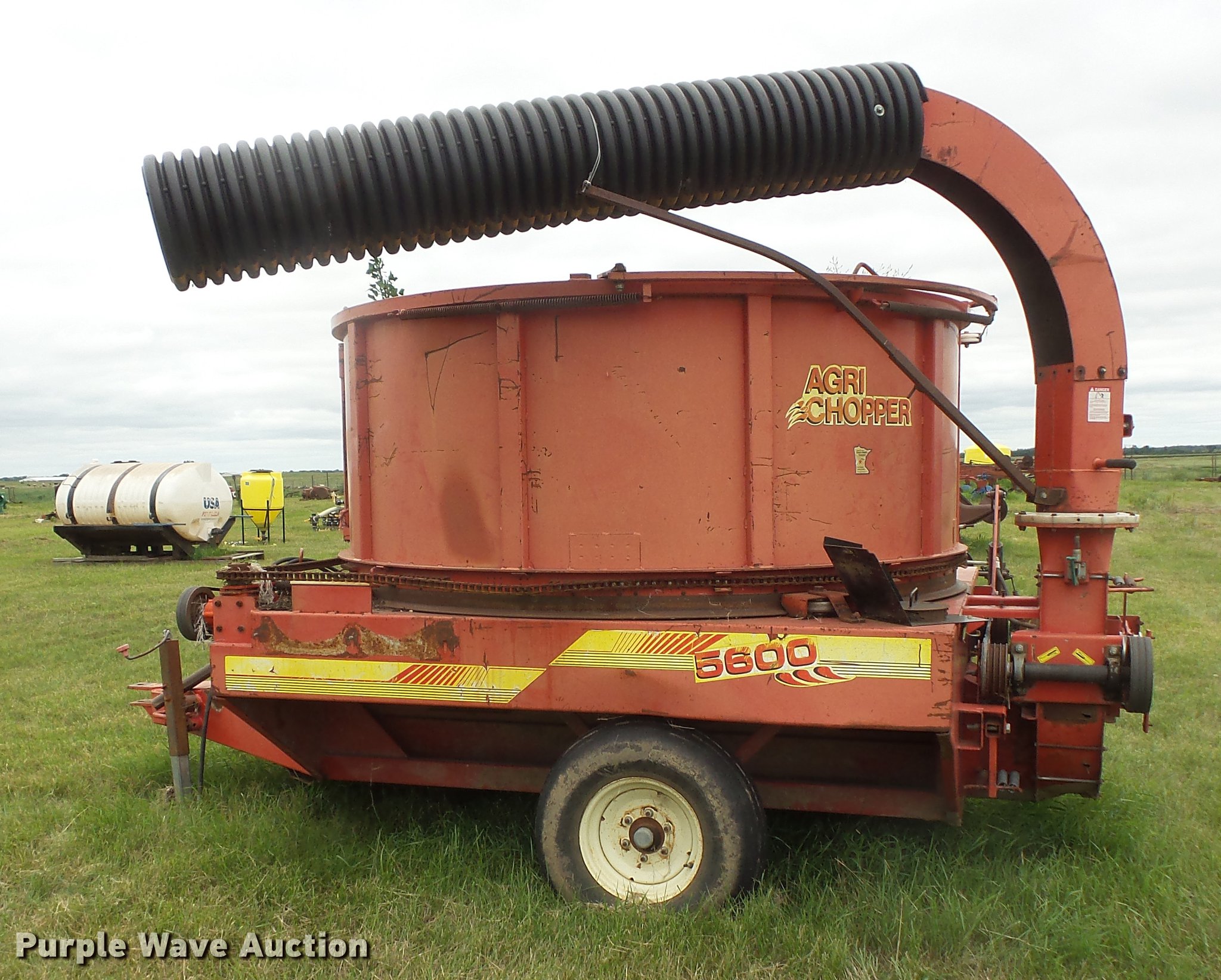 Agri-Chopper 5600 bale processor/tub grinder in Veblen, SD | Item ...