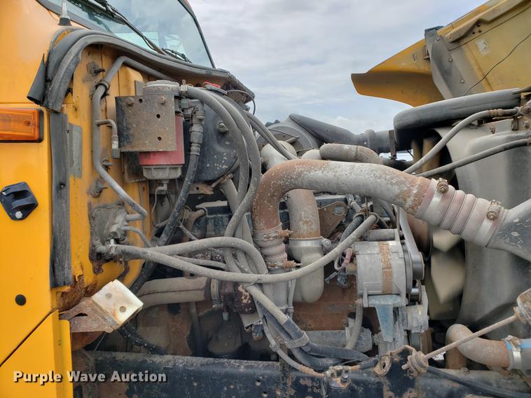 2002 International 2554 dump truck in Lee's Summit, MO | Item DF2353 ...