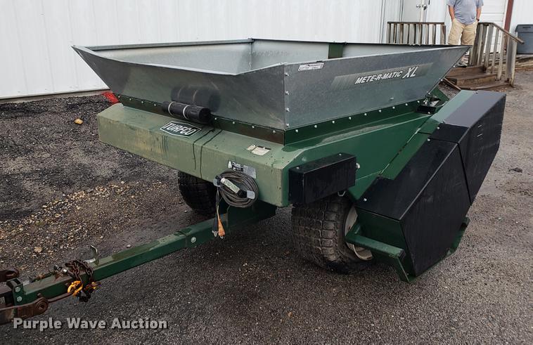 Turfco Mete-R Matic XL spreader in Lawrence, KS | Item EF9810 sold ...