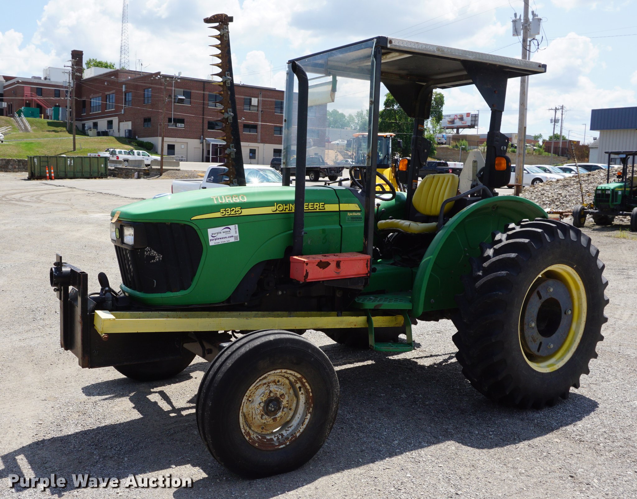 2006 John Deere 5325 tractor in Saint Joseph, MO | Item DD7859 sold ...