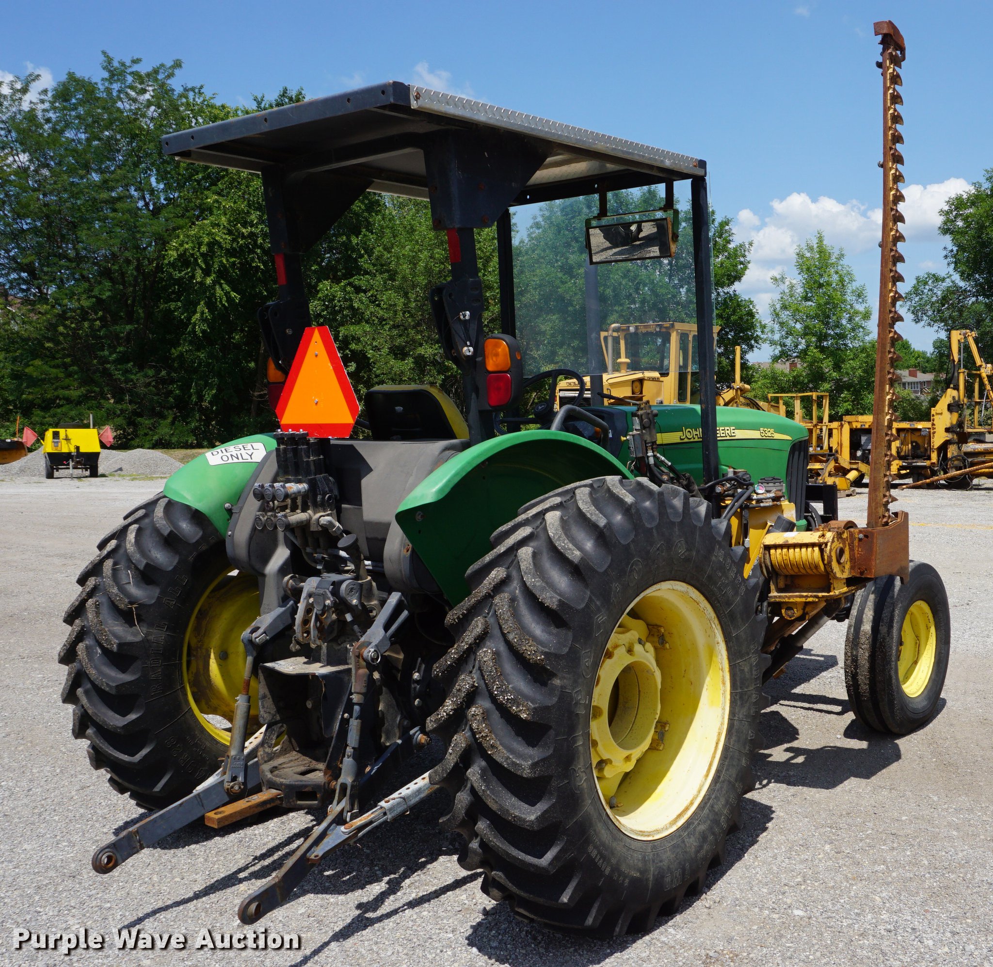 2006 John Deere 5325 tractor in Saint Joseph, MO | Item DD7859 sold ...