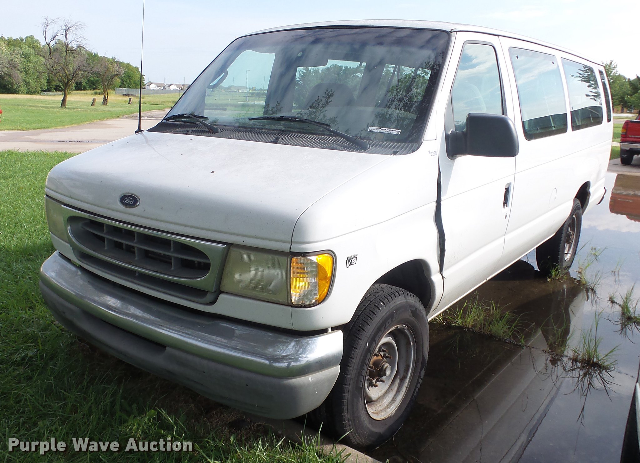 2001 Ford Econoline E350 Extended van in Valley Center, KS | Item ...