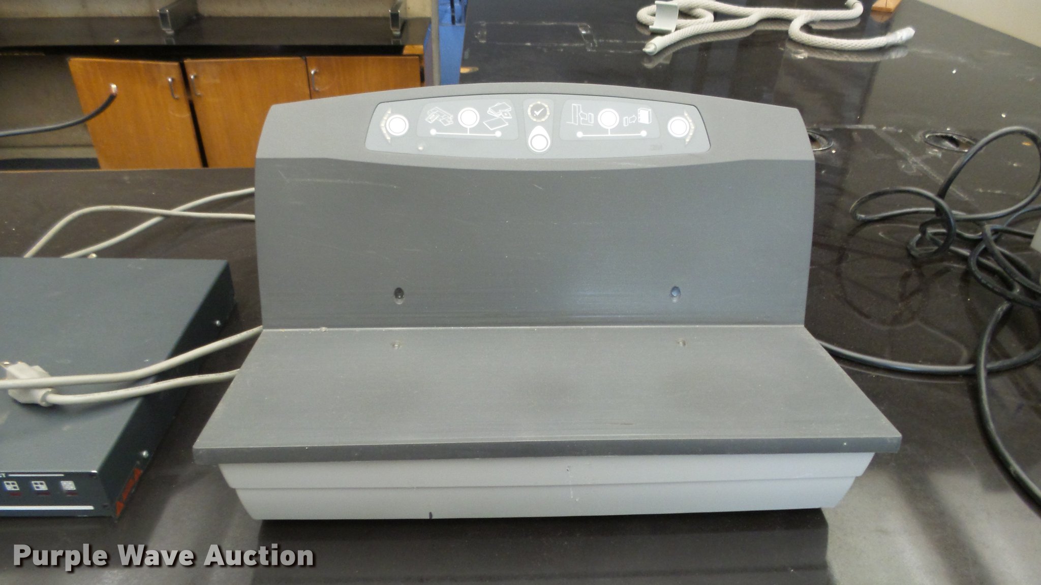 3M library security gates in Wichita, KS | Item EF9063 sold | Purple Wave