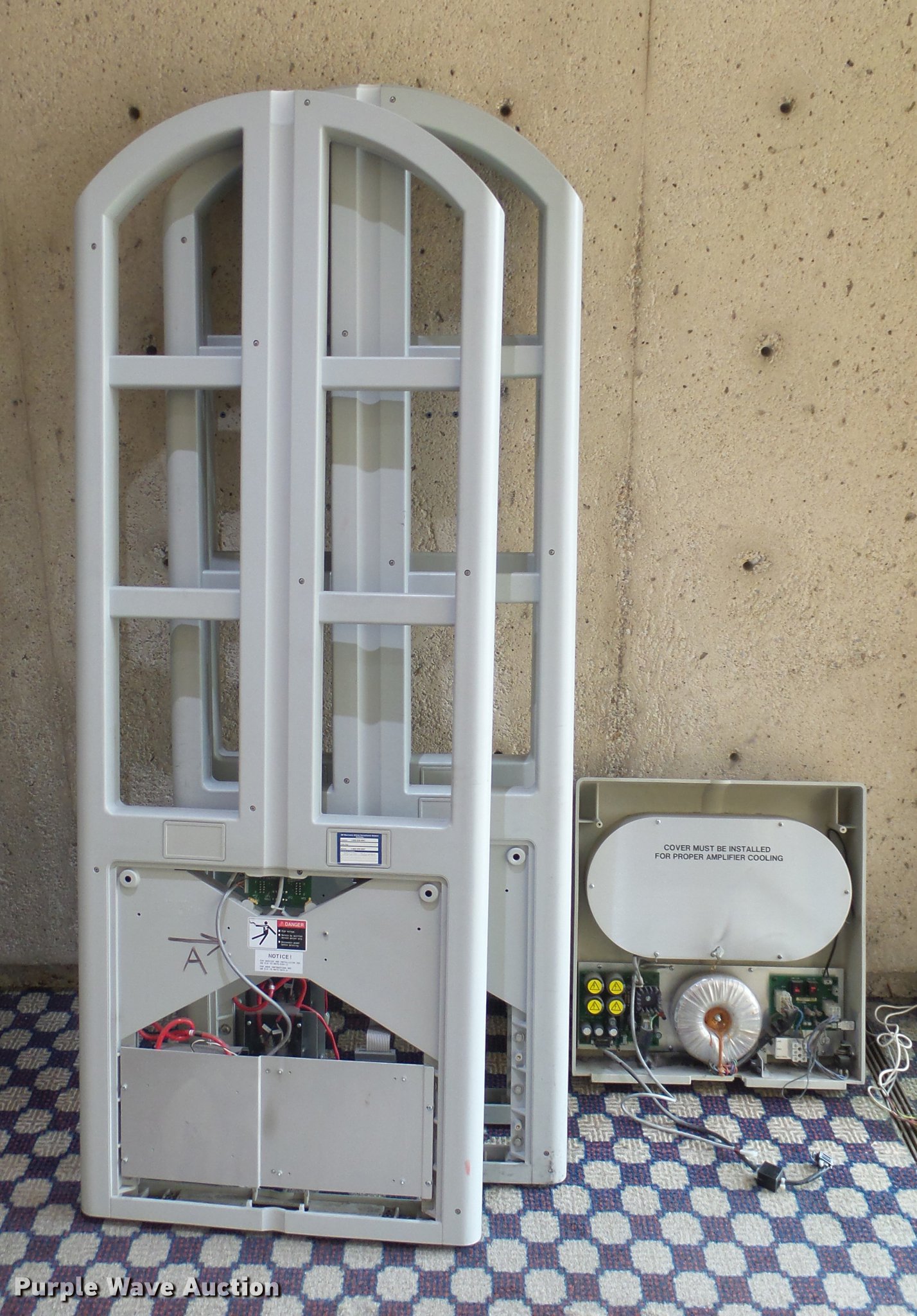 3M library security gates in Wichita, KS | Item EF9063 sold | Purple Wave