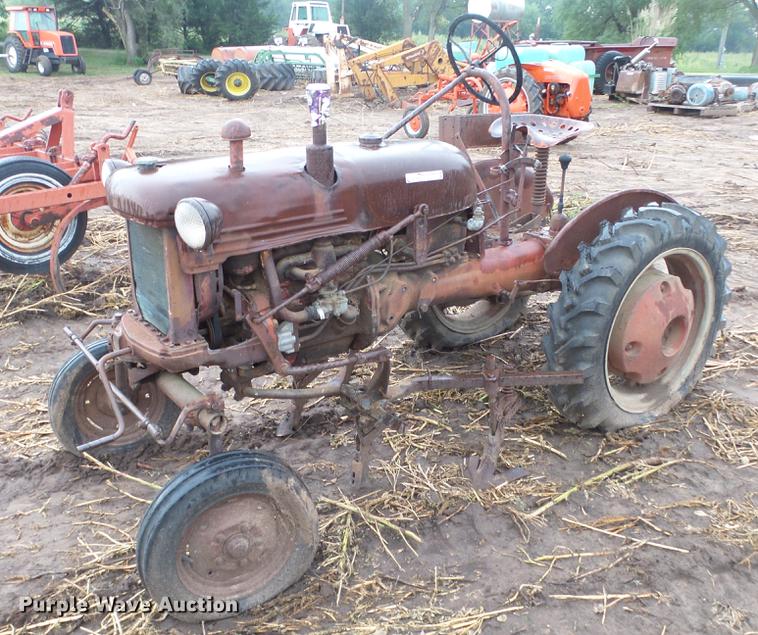 International F-Cub tractor in Mount Hope, KS | Item ES9370 sold ...