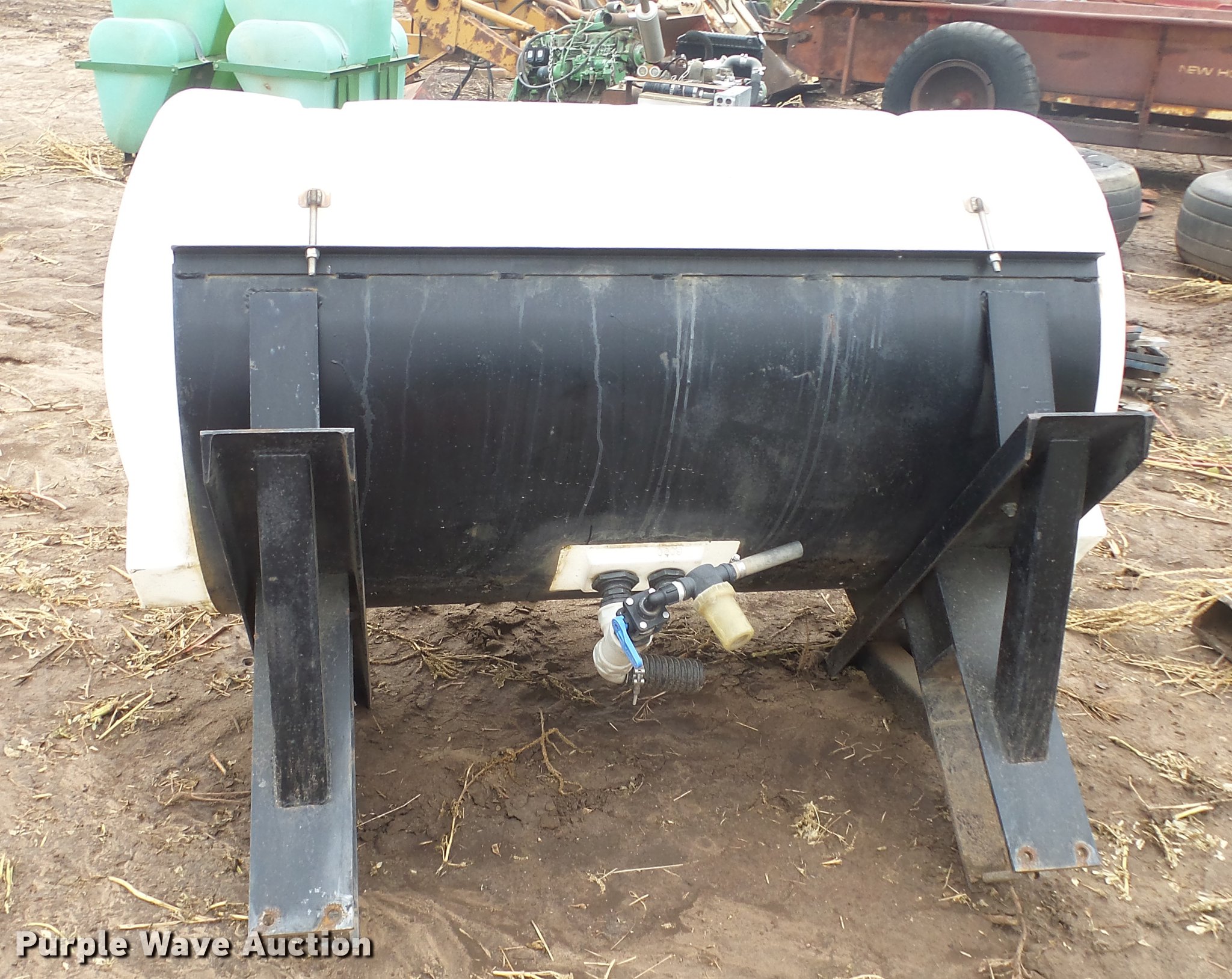 Poly tank in Mount Hope, KS | Item ES9379 sold | Purple Wave